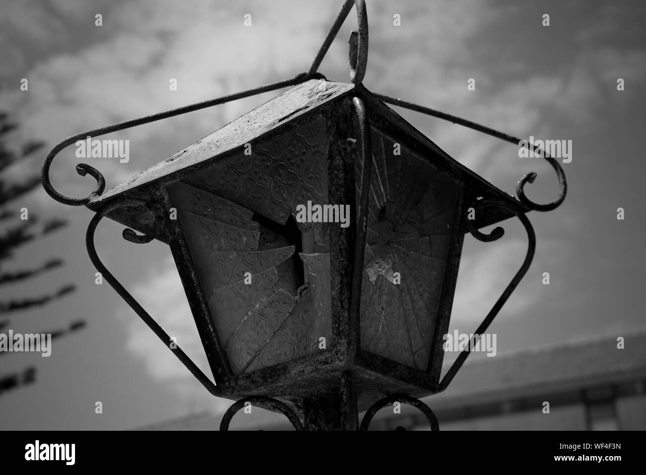 Broken street light hi-res stock photography and images - Alamy