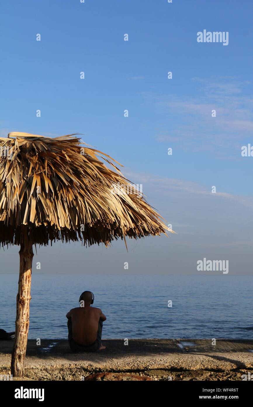 Overlooking by the sea hi-res stock photography and images - Alamy