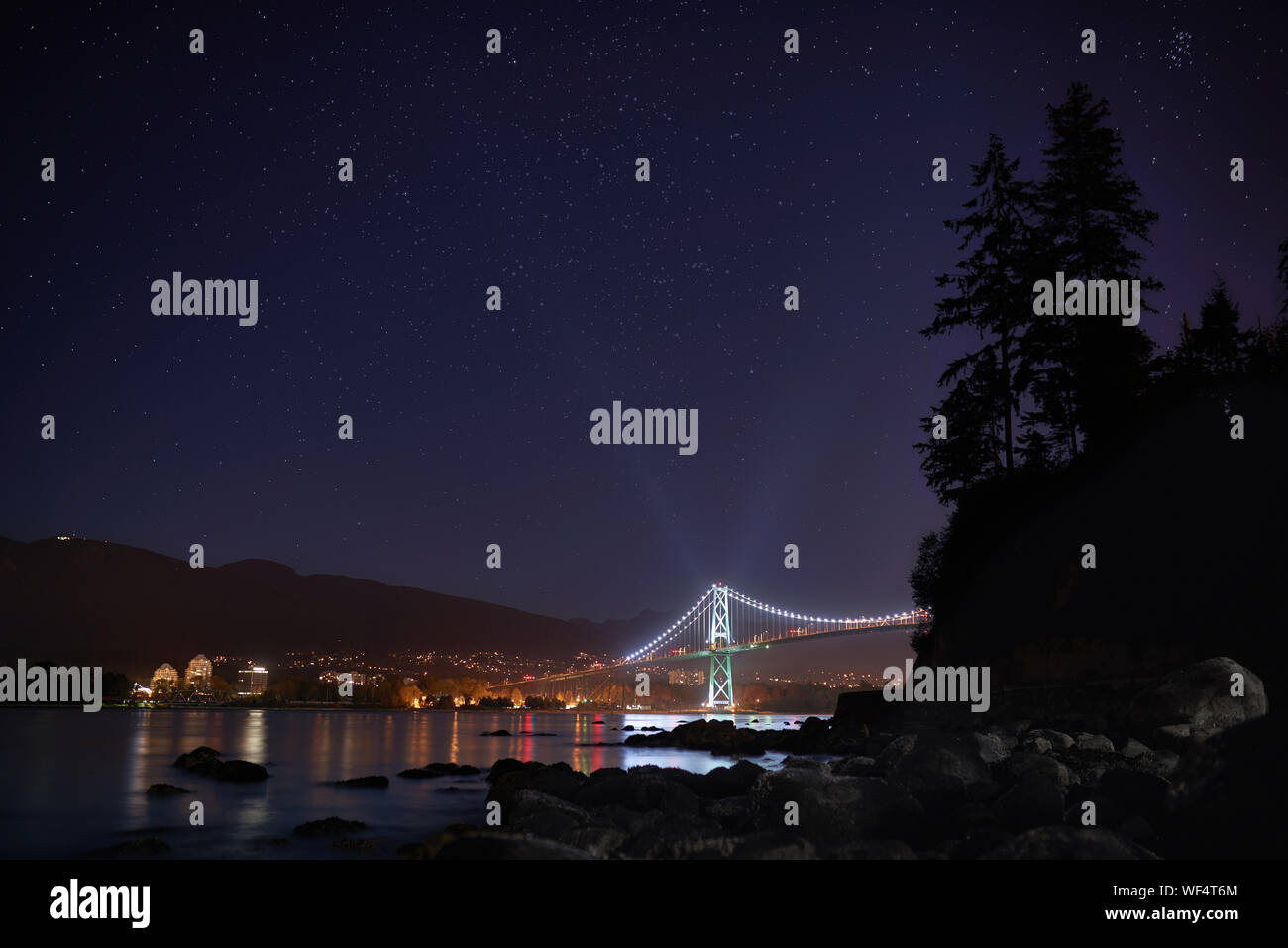Night view burrard bridge hi-res stock photography and images - Alamy
