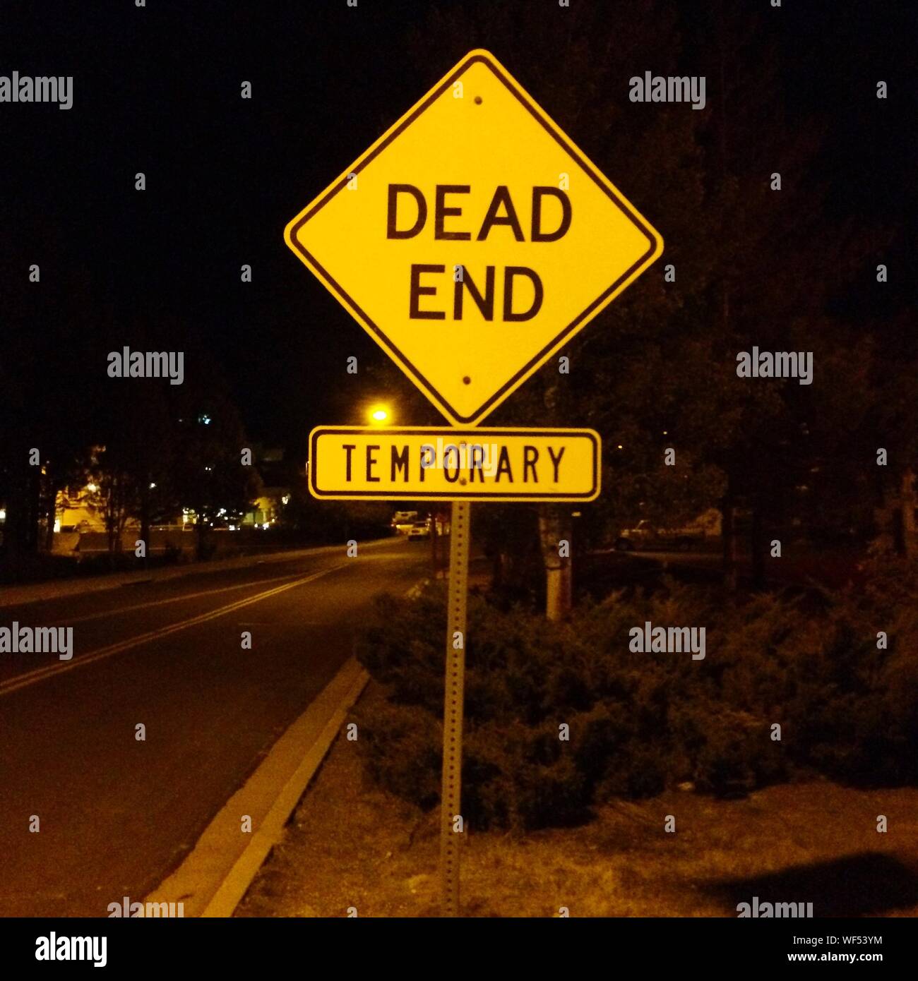 Road sign warning dead end hi-res stock photography and images - Alamy