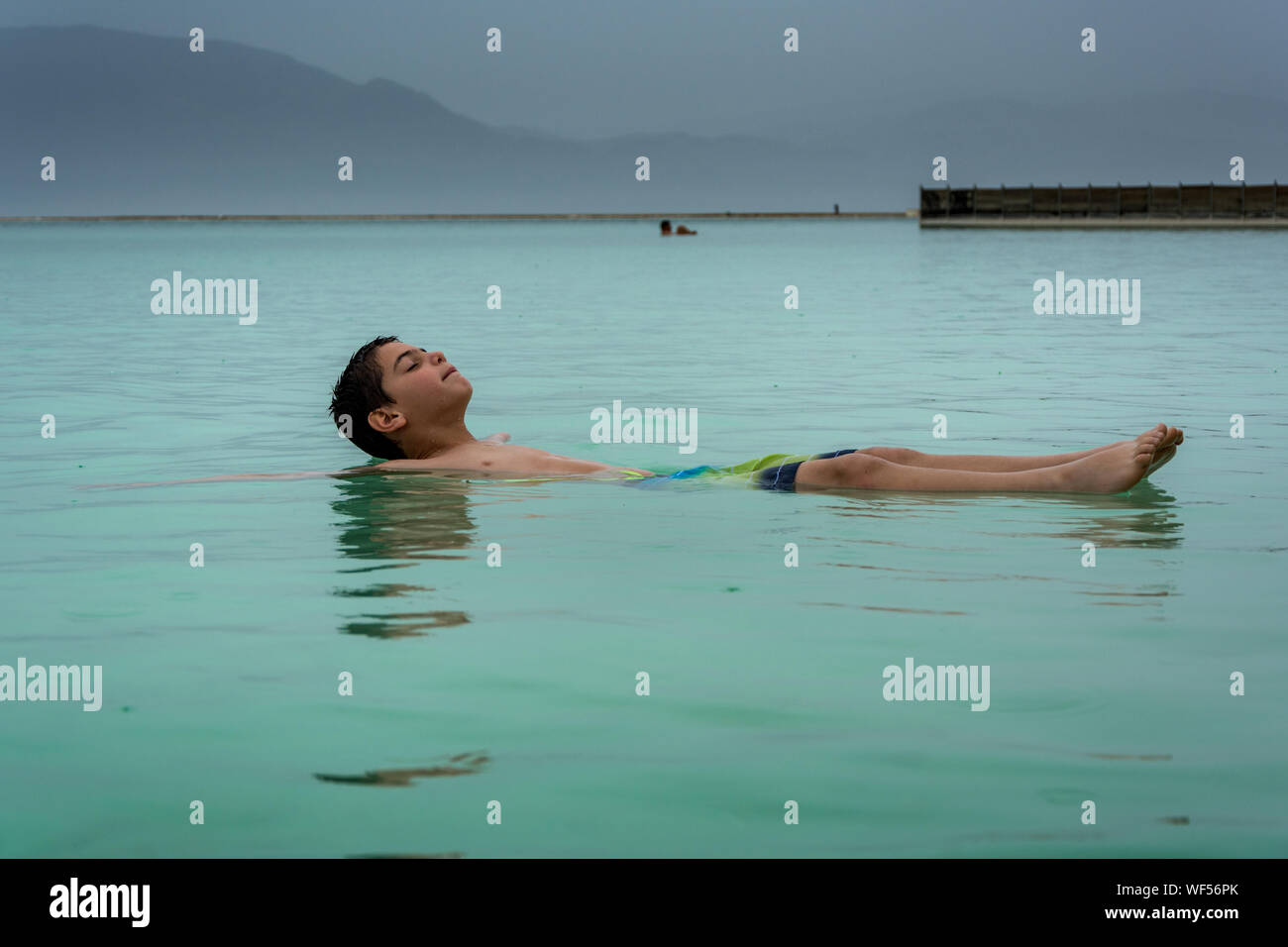 People by the pool hi-res stock photography and images - Alamy