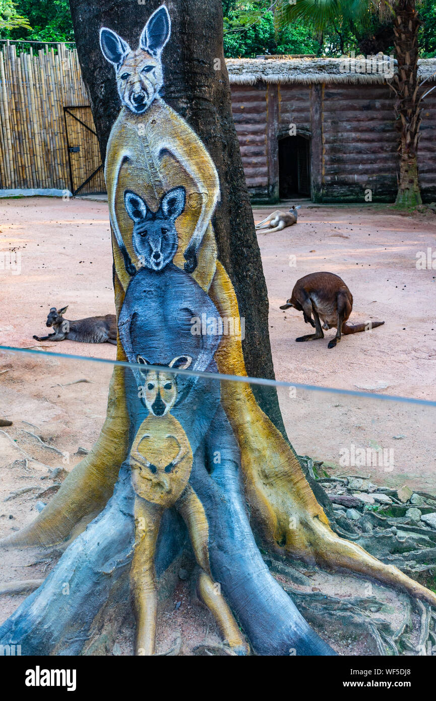 Three kangaroos artwork hi-res stock photography and images - Alamy