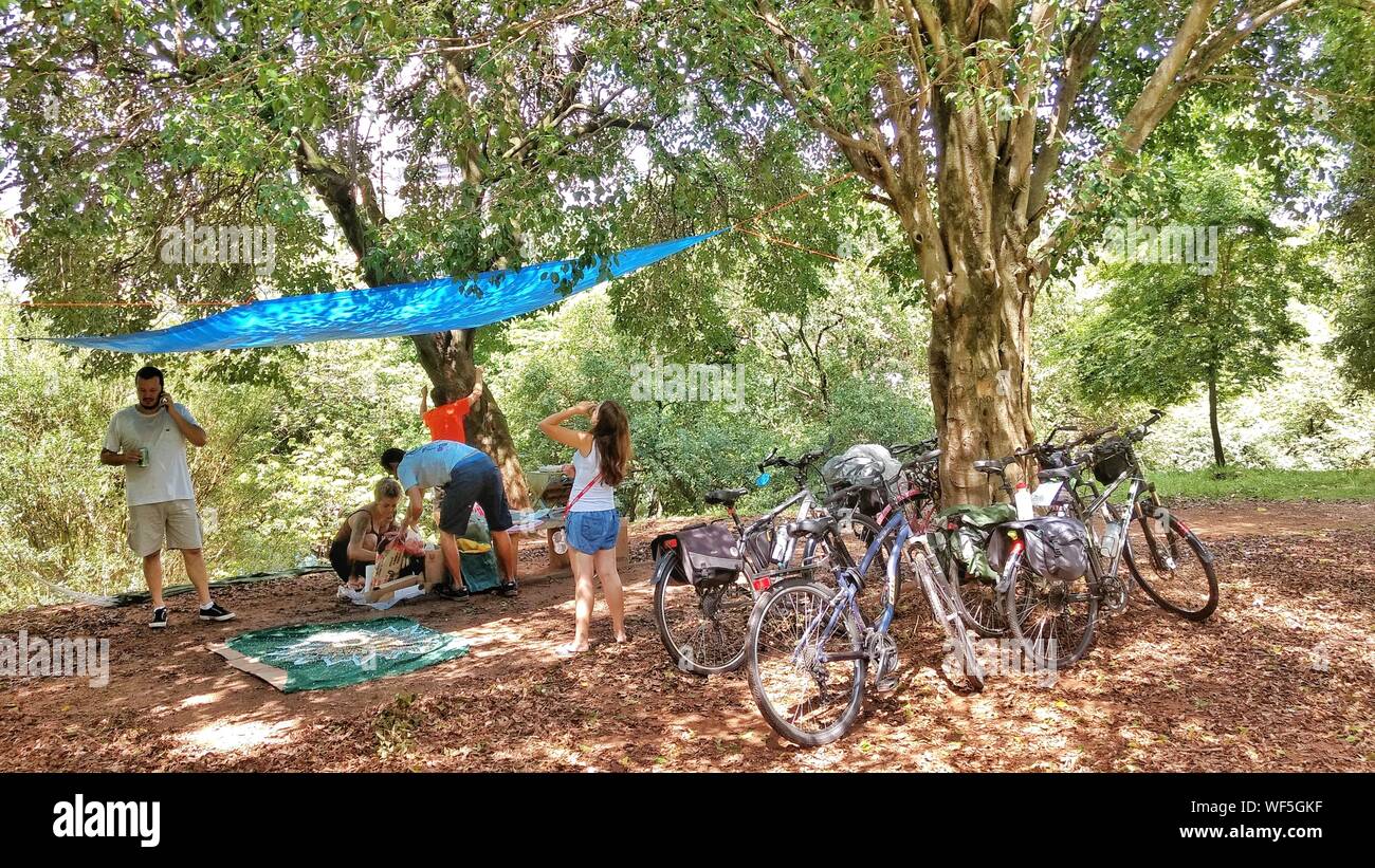 Happy camping hi-res stock photography and images - Alamy