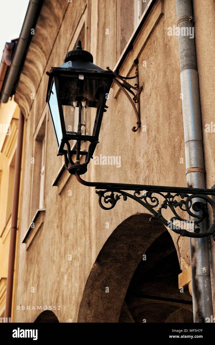 Old fashioned antique street light hi-res stock photography and images ...