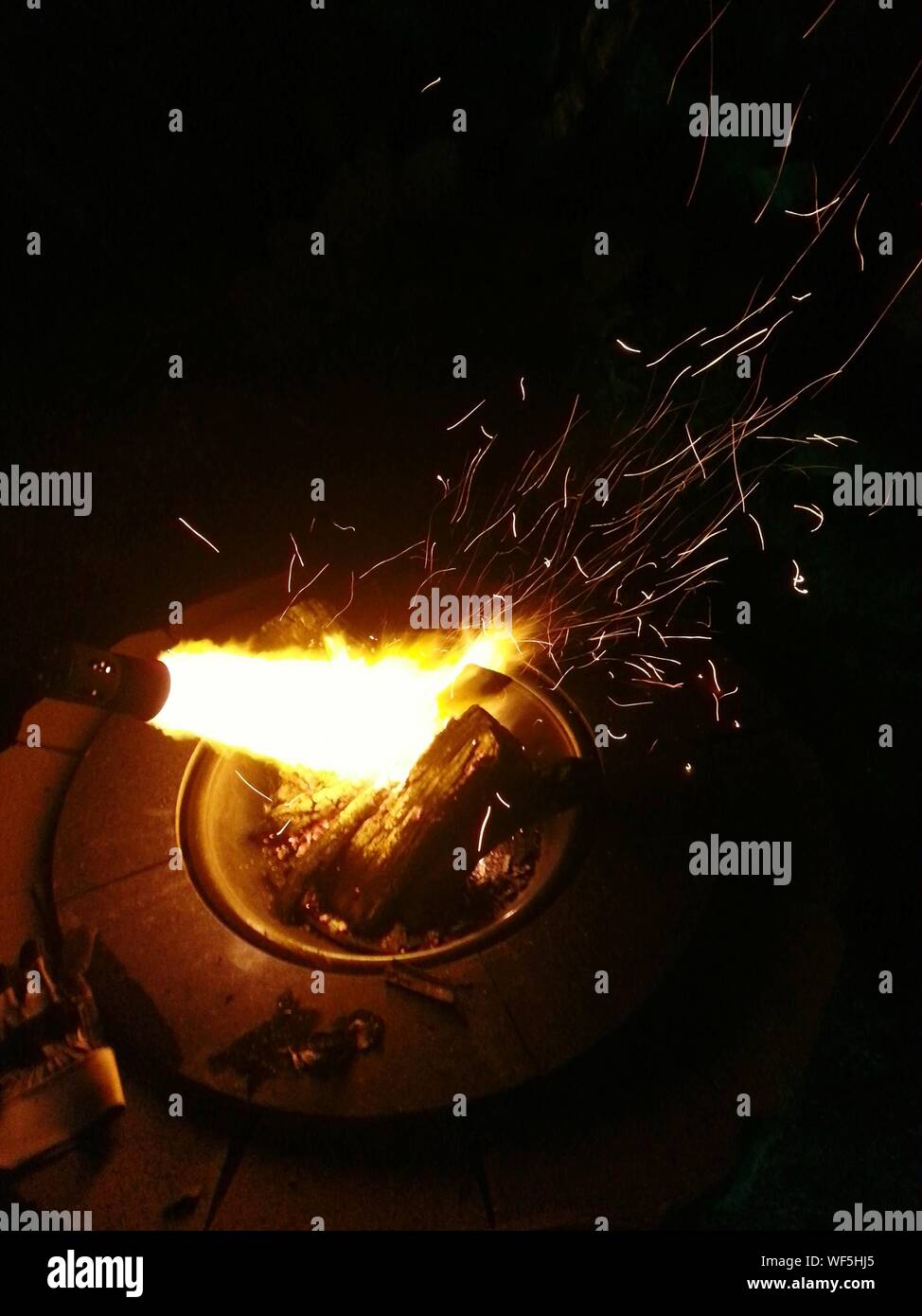 Torch burning hi-res stock photography and images - Alamy