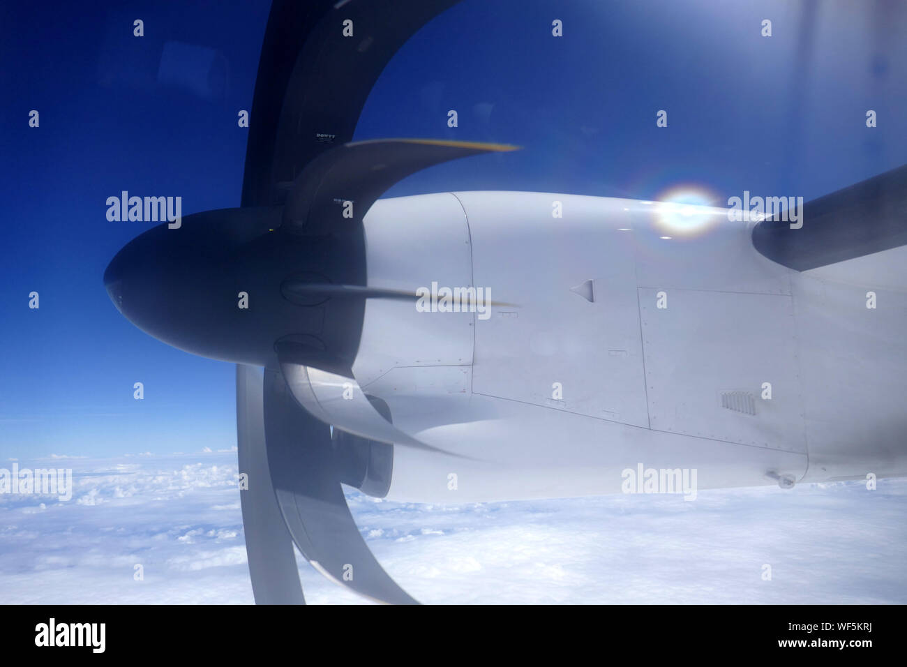 Airplane propeller spinning hi-res stock photography and images - Alamy