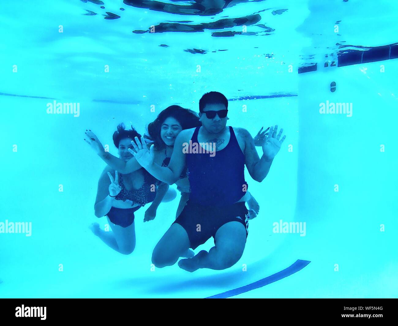 Friends swimming pool hi-res stock photography and images - Alamy