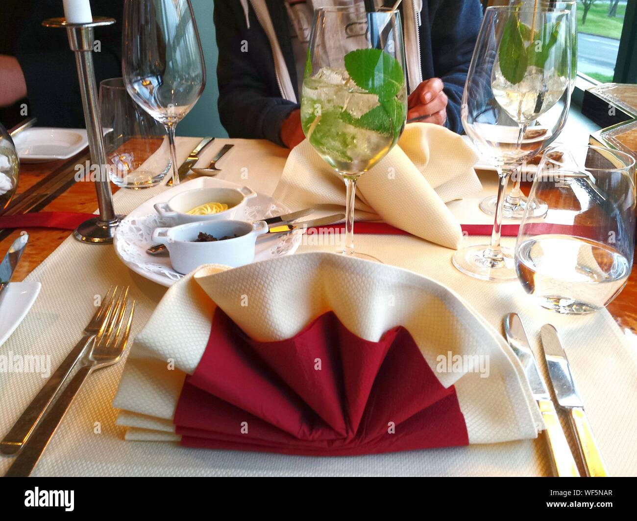 Set up table hi-res stock photography and images - Alamy