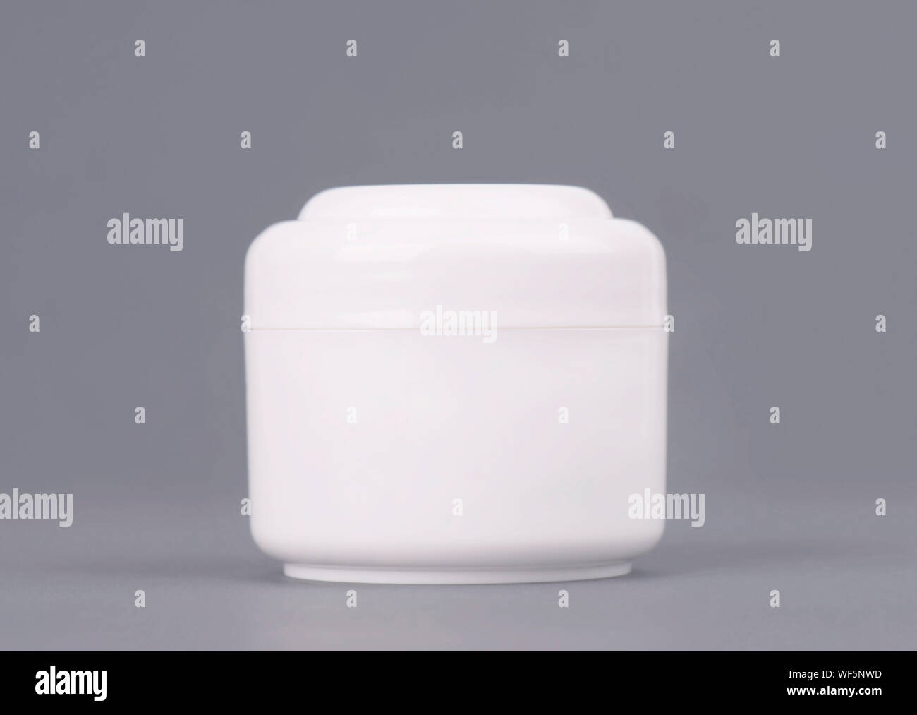 Oil and ointment containers hi-res stock photography and images - Alamy