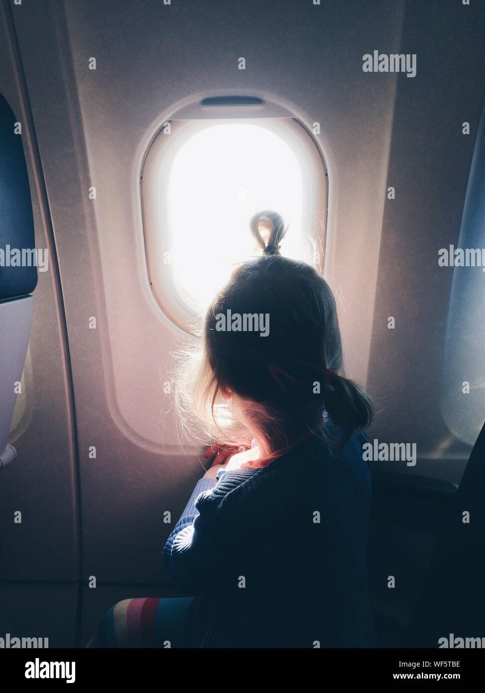 Airplane side window hi-res stock photography and images - Alamy