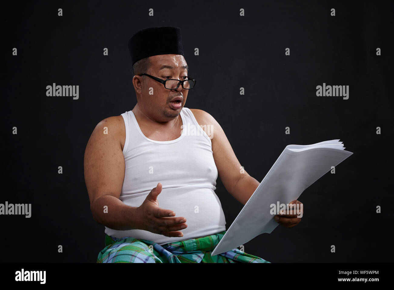 Shock paper hi-res stock photography and images - Alamy