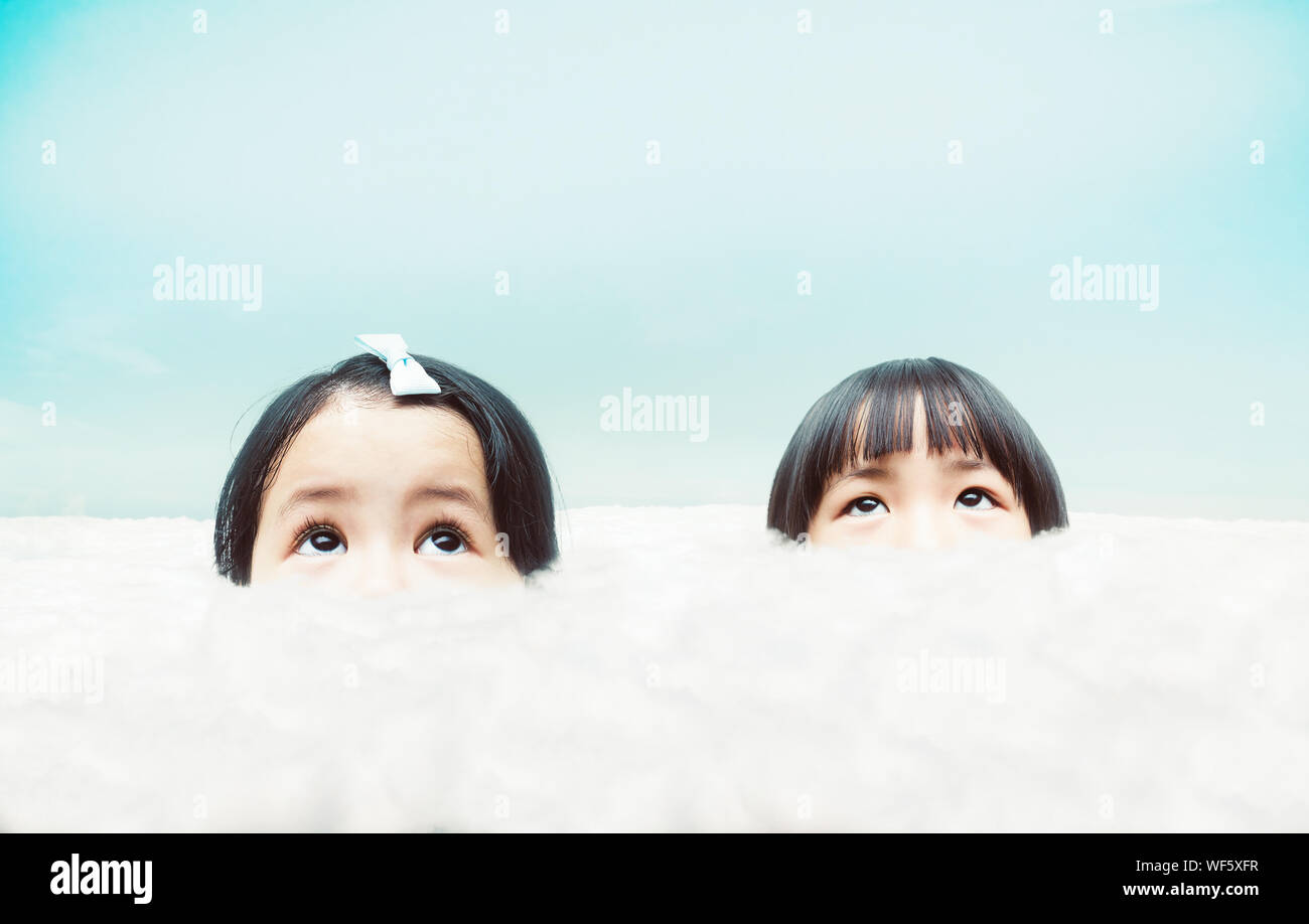 Two girls heads hi-res stock photography and images - Alamy
