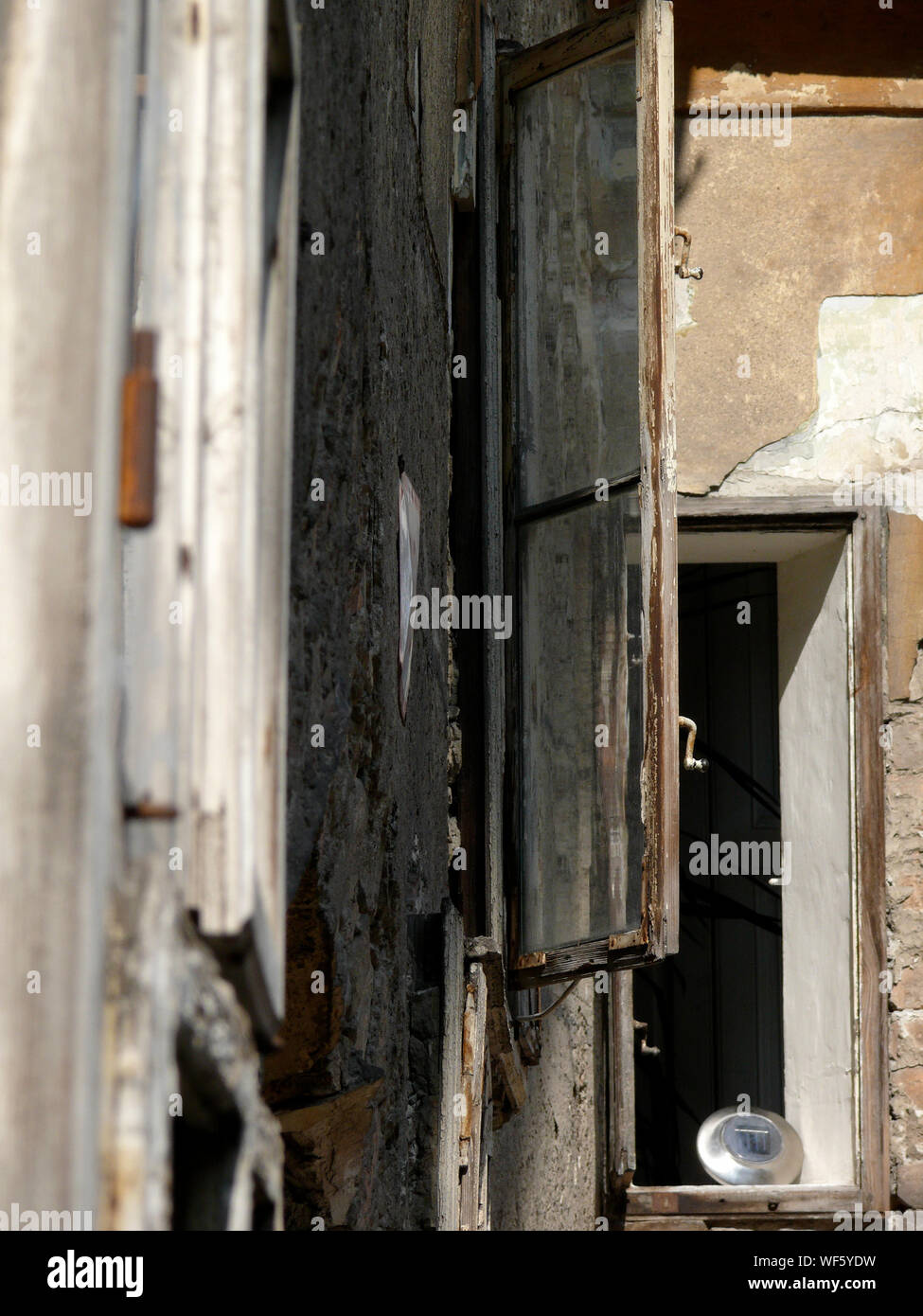 Building frames hi-res stock photography and images - Alamy