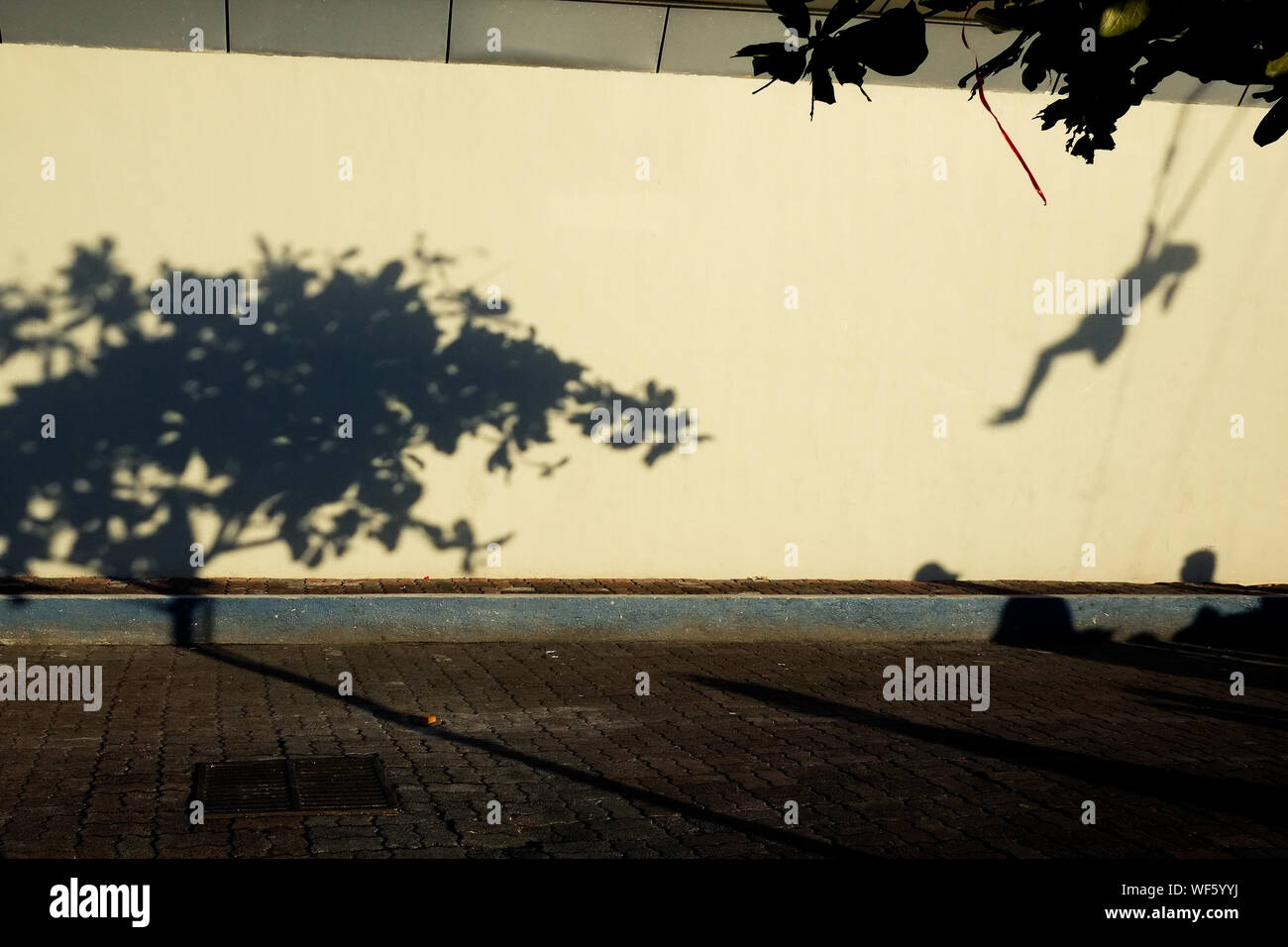 Long city shadow hi-res stock photography and images - Alamy