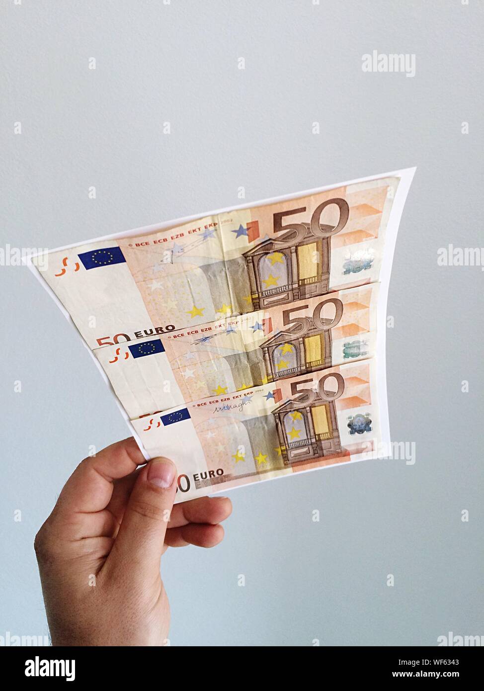 Hand Holding Banknotes High Resolution Stock Photography and Images - Alamy