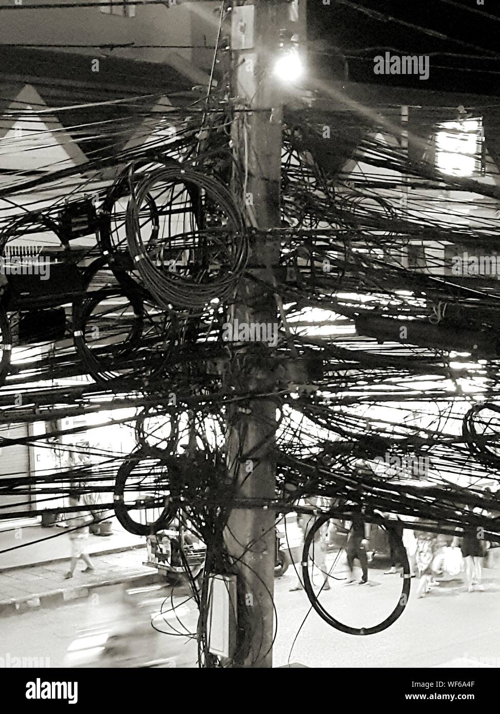 Tangled people hi-res stock photography and images - Alamy