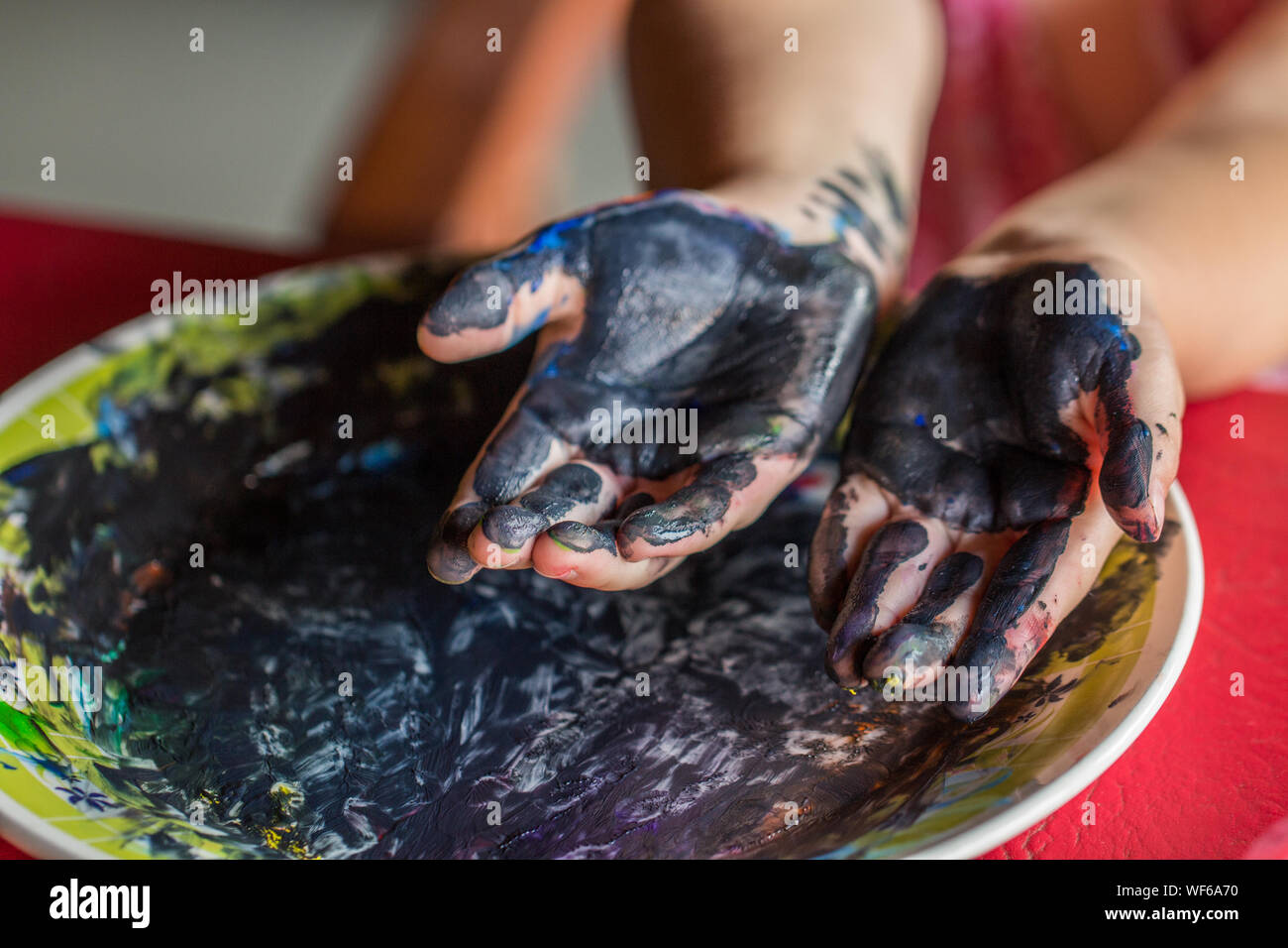 Dirty girls hands hi-res stock photography and images - Alamy