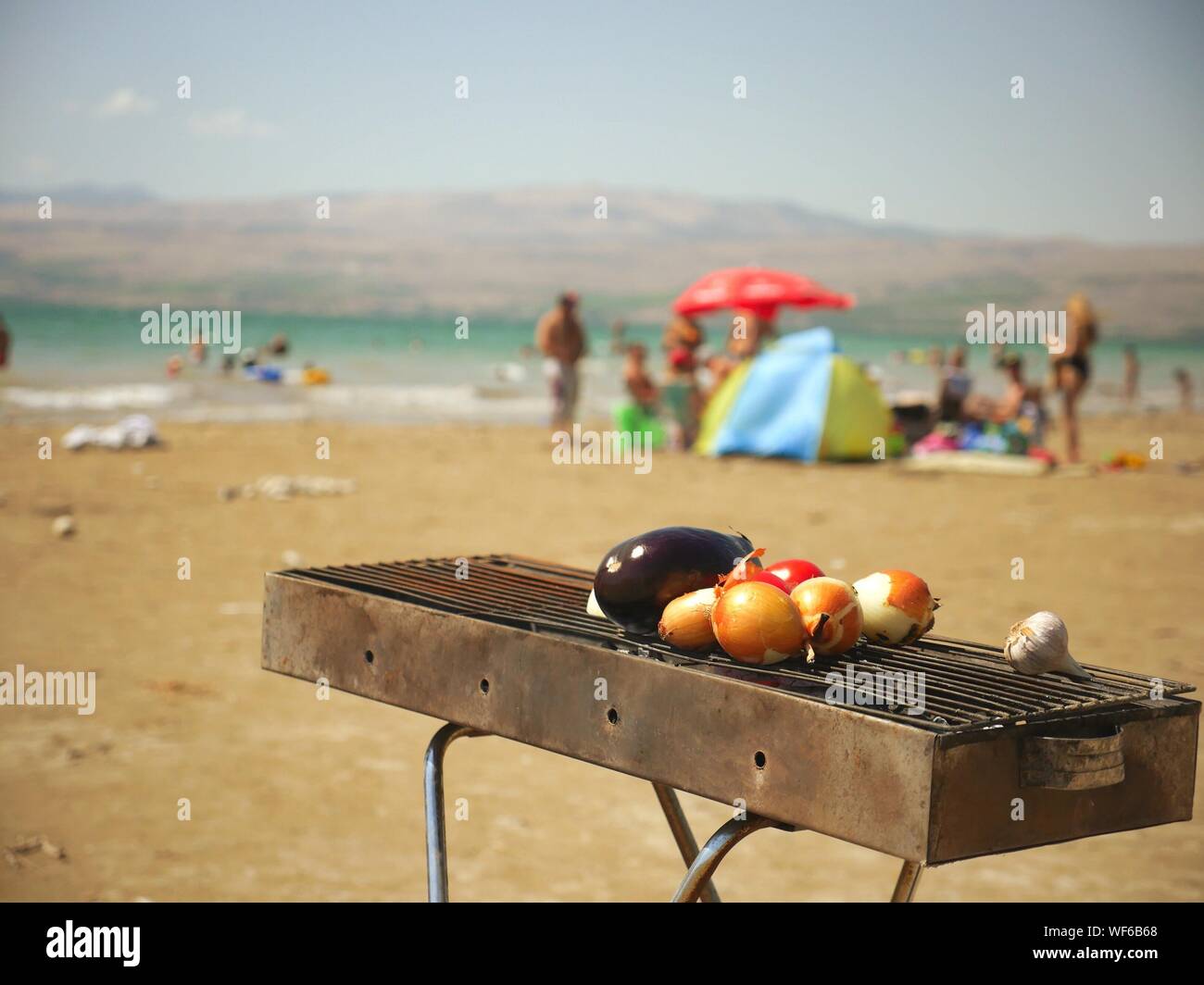 Barbecue on beach hi-res stock photography and images - Alamy