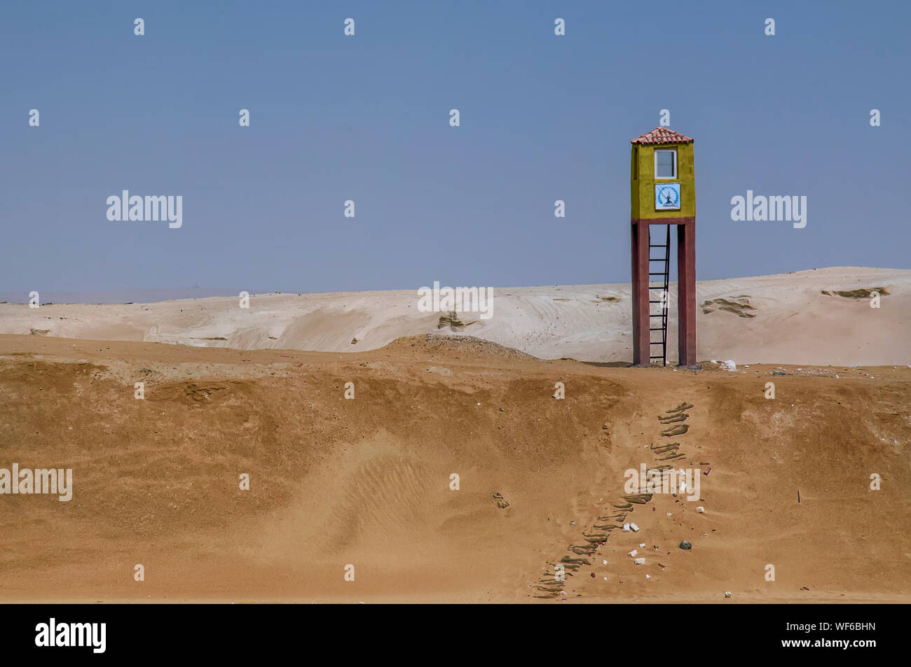 Tower in the desert hi-res stock photography and images - Alamy