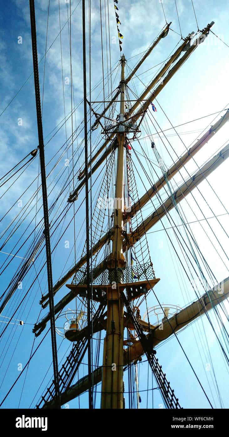 Mast of ship hi-res stock photography and images - Alamy