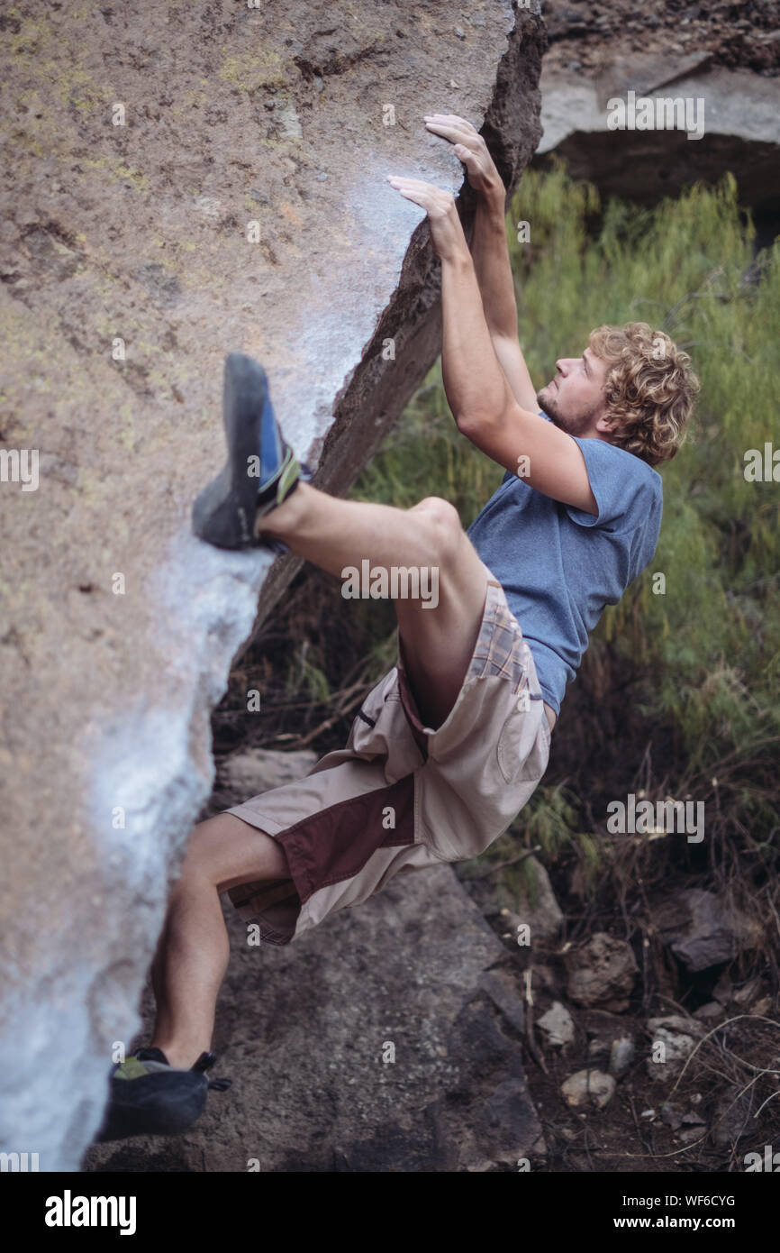 Man hanging on cliff hi-res stock photography and images - Alamy