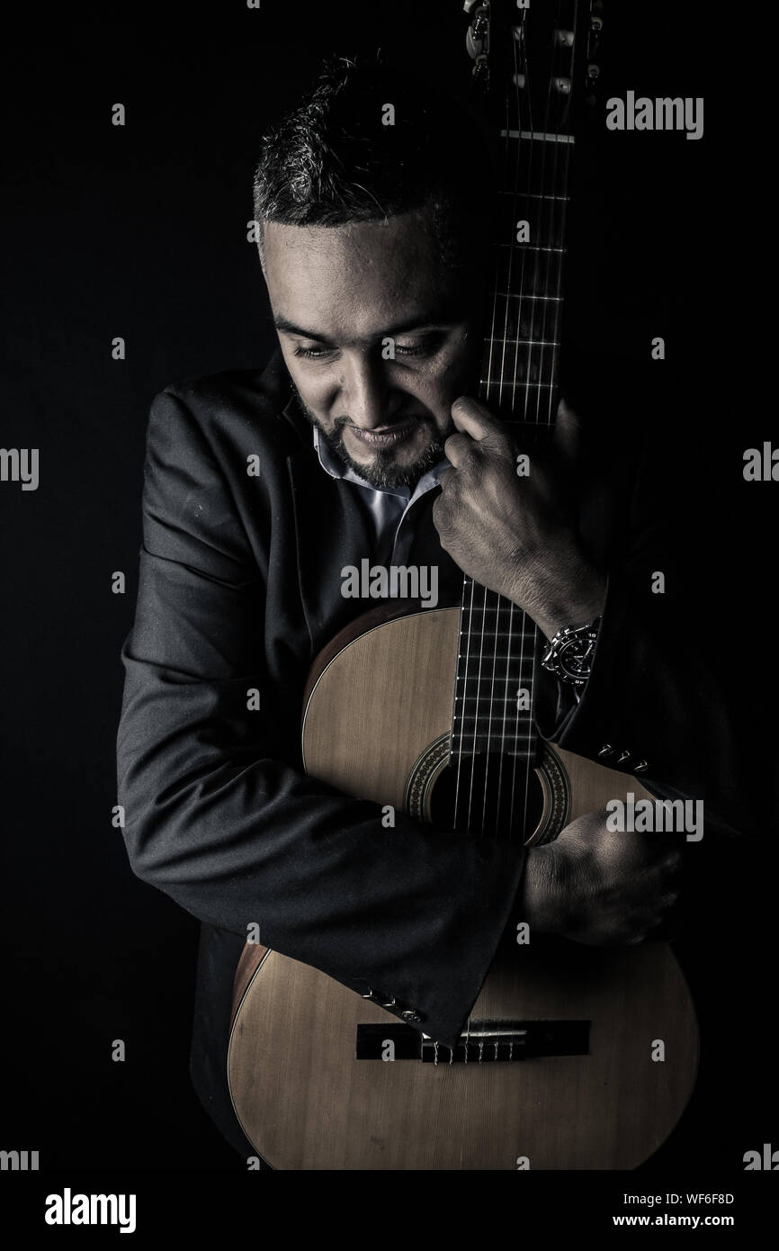 Embracing the guitar hi-res stock photography and images - Alamy