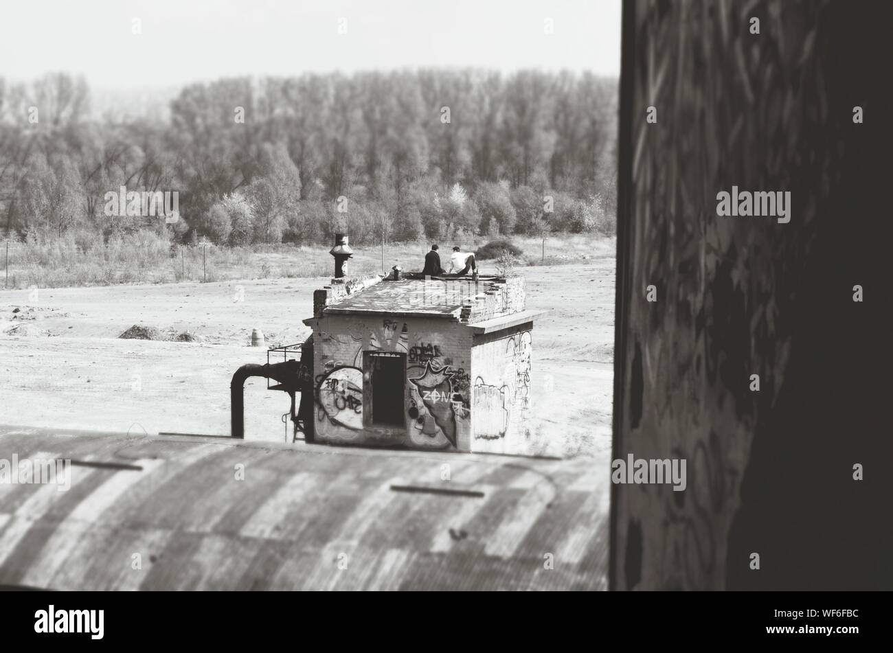 Two men on roof hi-res stock photography and images - Alamy