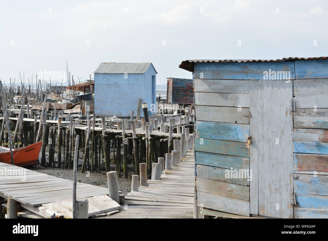 Bamboo stilt jetty hi-res stock photography and images - Alamy