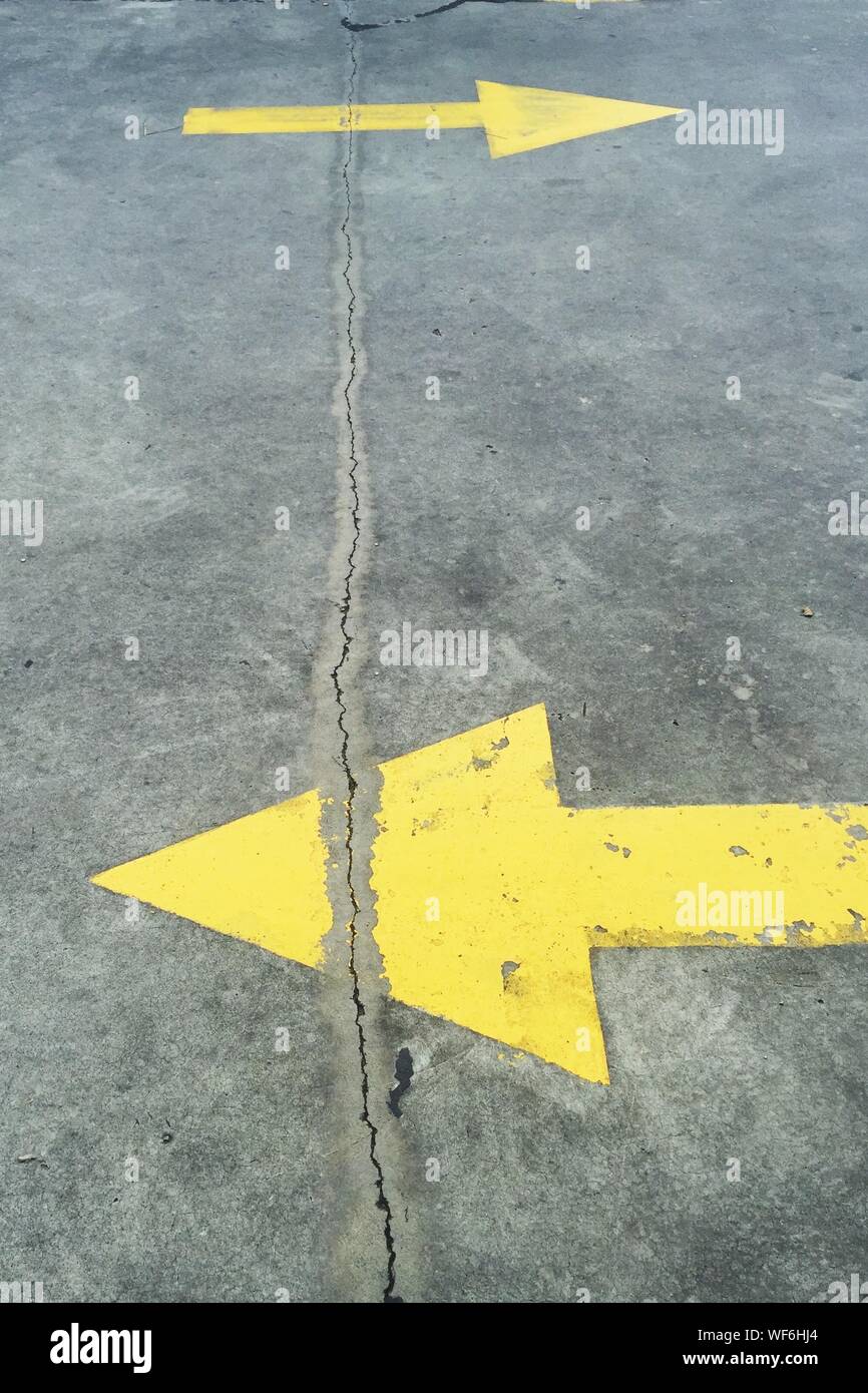 Arrow signs hi-res stock photography and images - Alamy