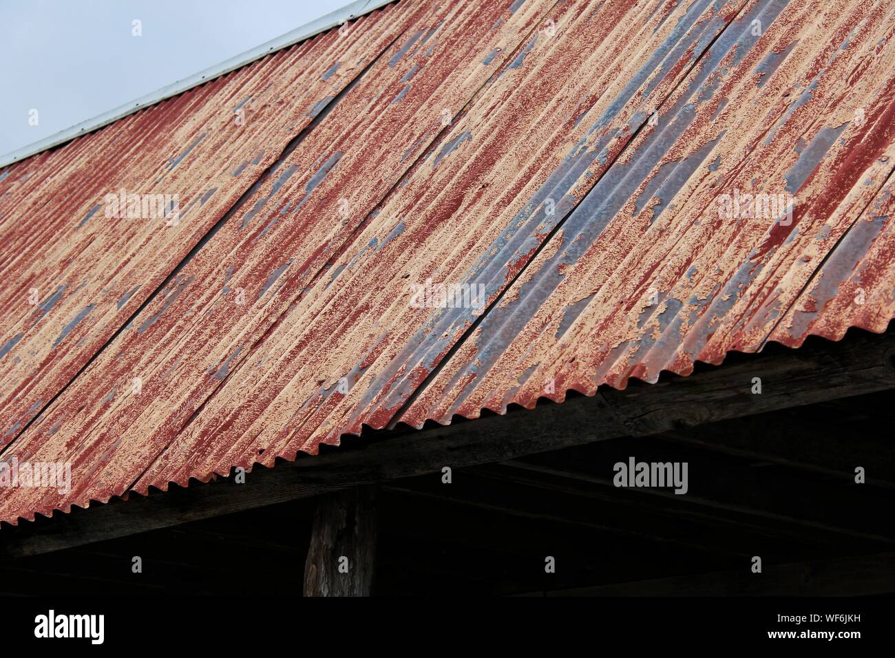 Rusty iron roof hi-res stock photography and images - Alamy