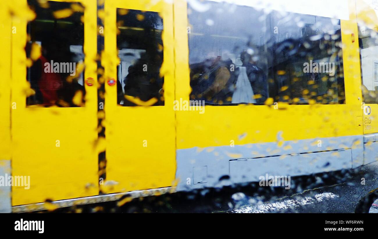 Bus drop hi-res stock photography and images - Alamy
