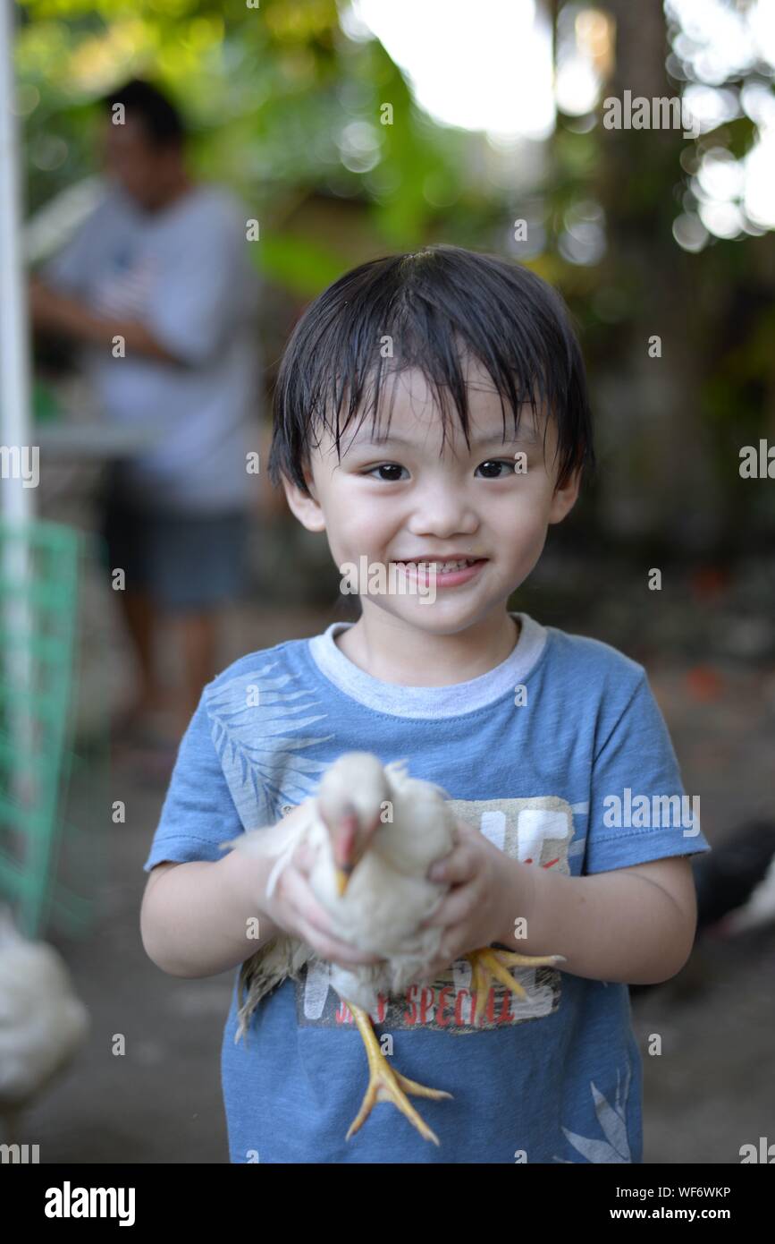 Philippines boy smiling hi-res stock photography and images - Alamy