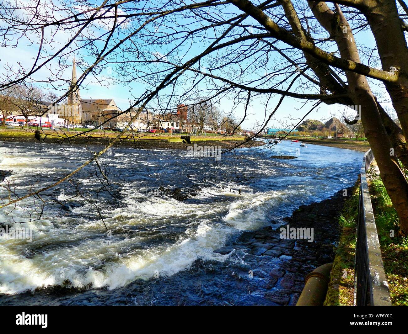 River in village hi-res stock photography and images - Alamy