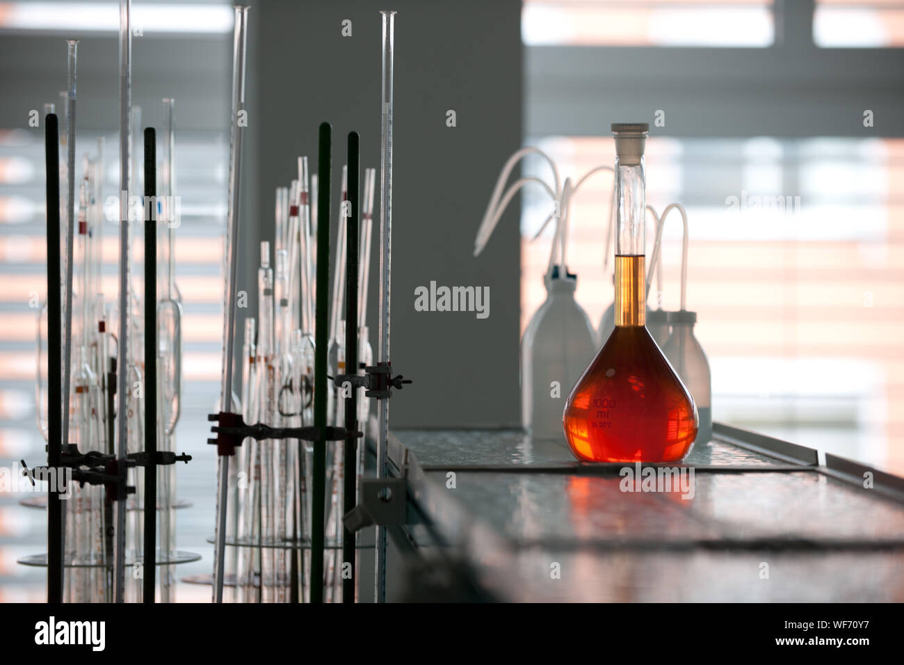 Laboratory container hi-res stock photography and images - Alamy