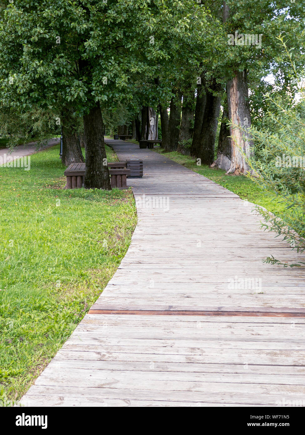 wooden pathway through public park in summer time Stock Photo - Alamy
