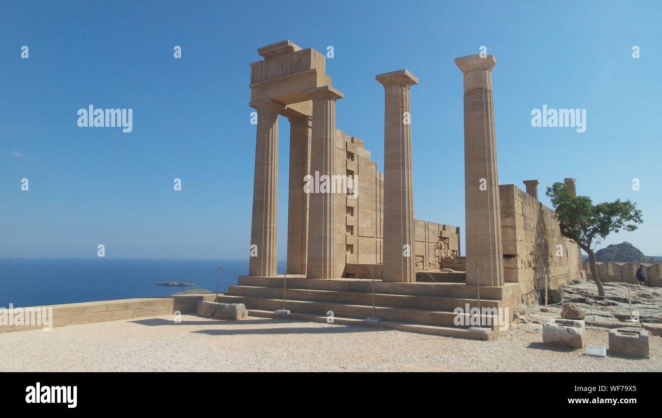Greek temple sea hi-res stock photography and images - Alamy