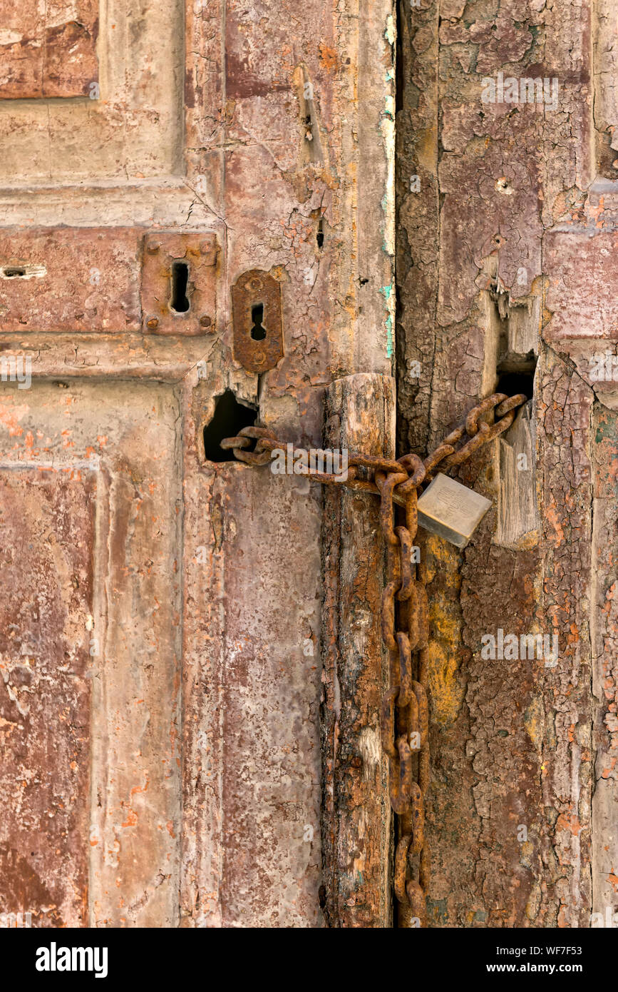 Old and rusty door hi-res stock photography and images - Alamy