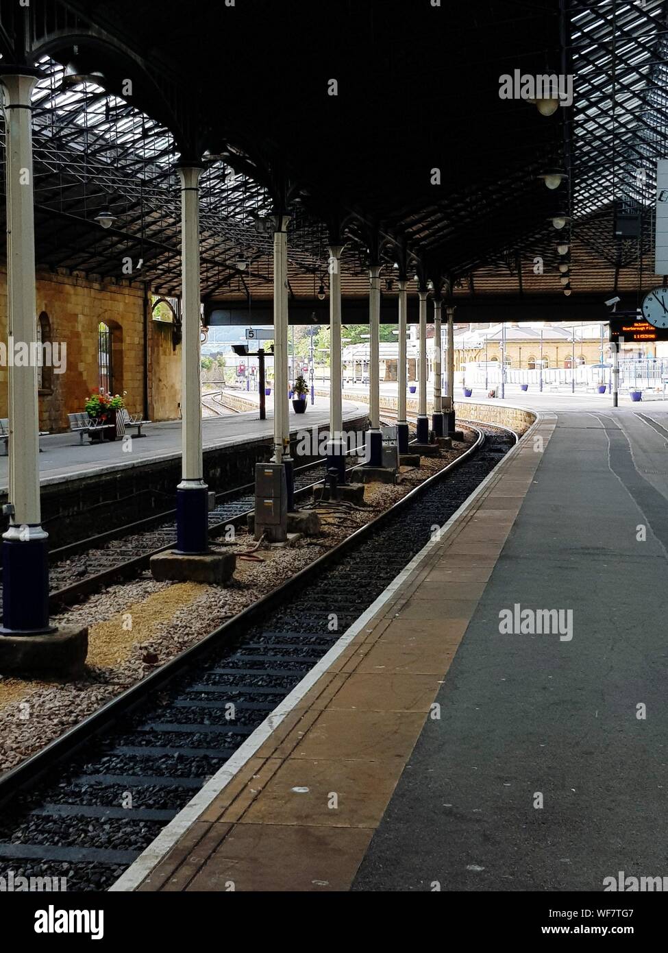 Column interior platform hi-res stock photography and images - Alamy