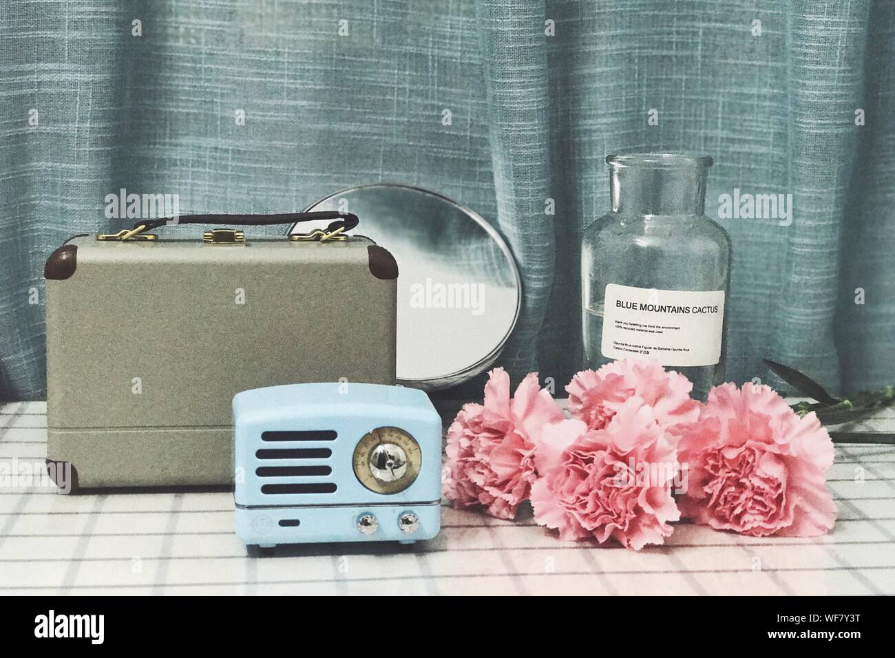 Pink radio hi-res stock photography and images - Alamy