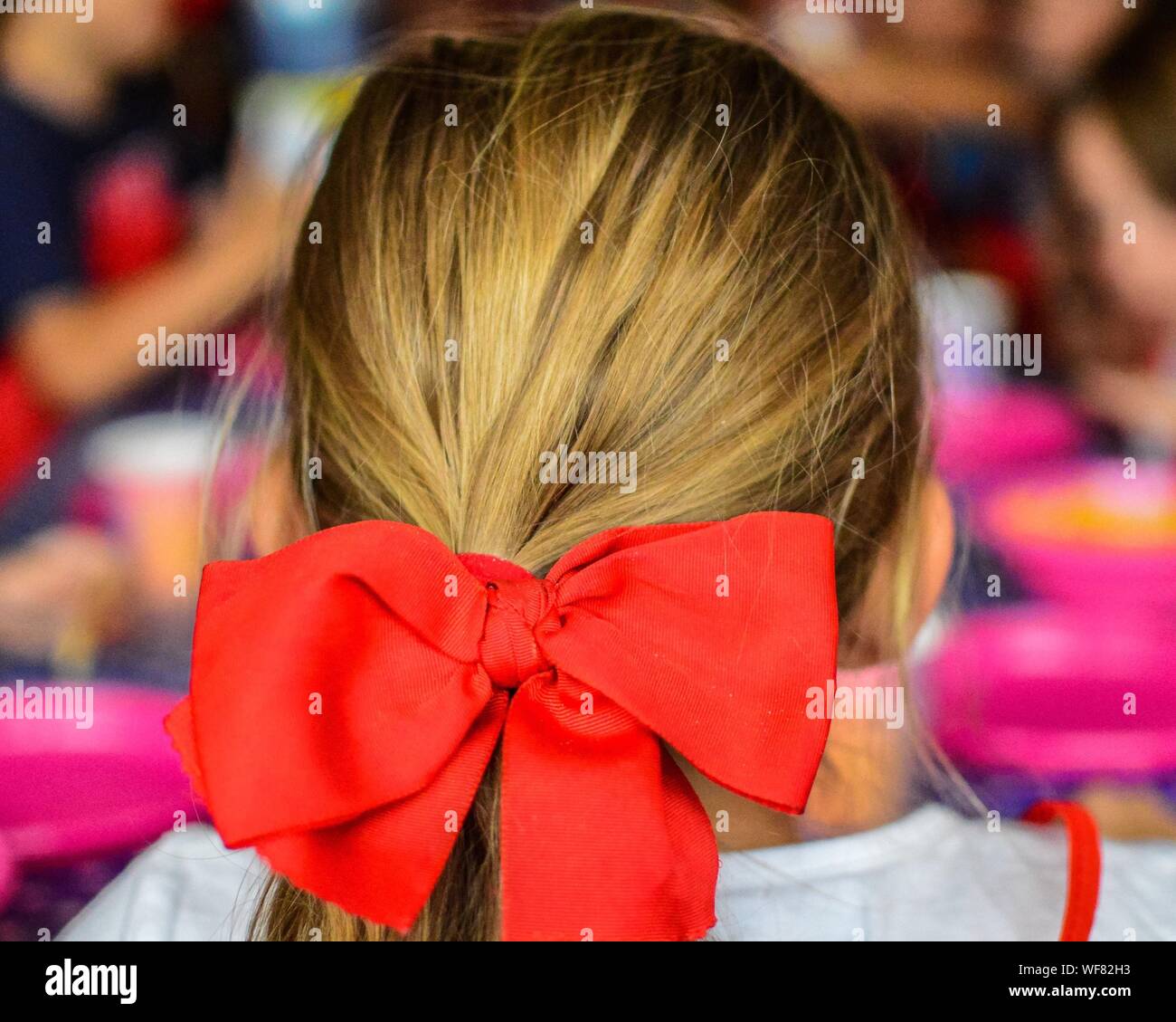 Long bow ribbon hi-res stock photography and images - Alamy