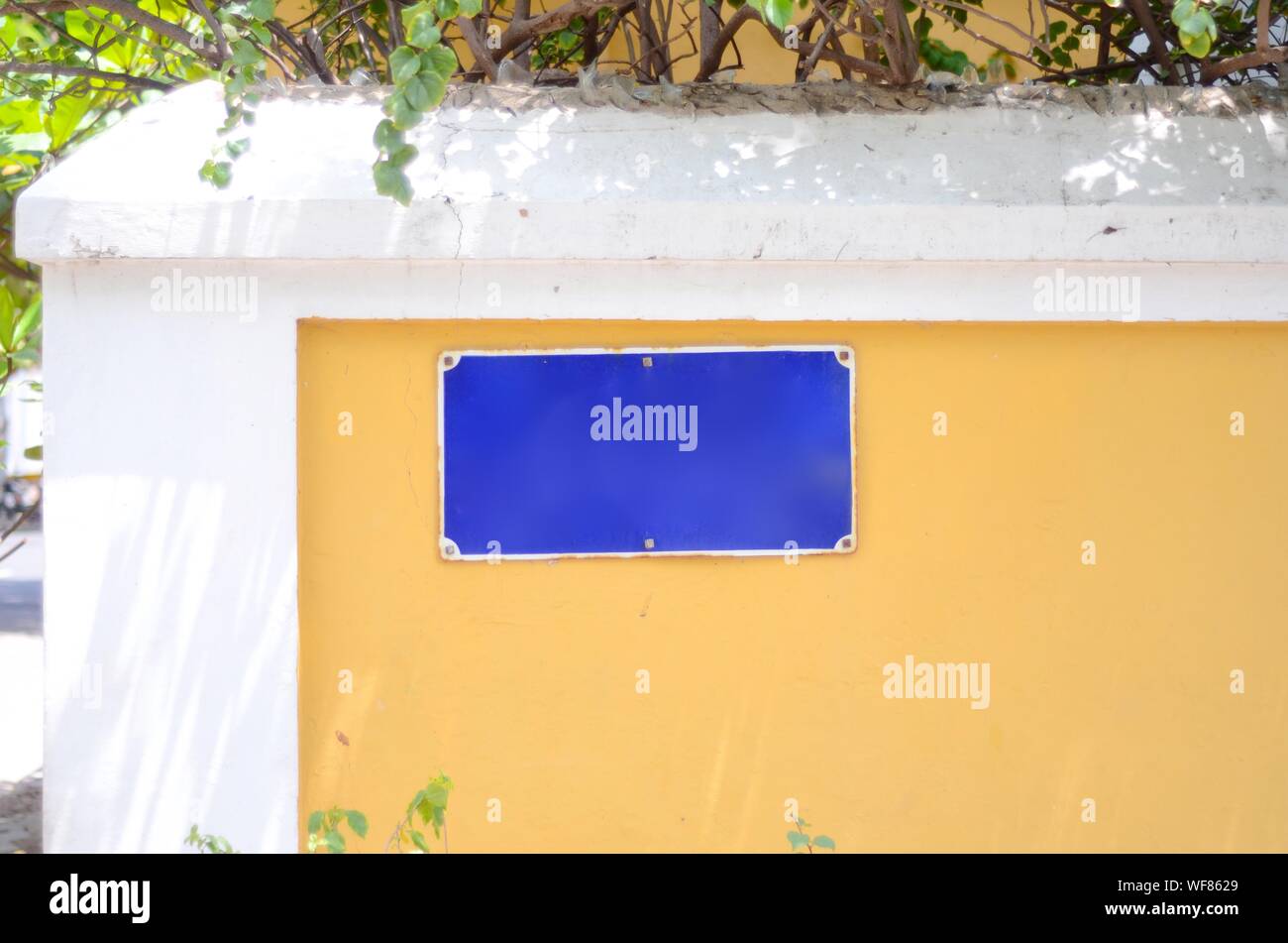 Building nameplate hi-res stock photography and images - Alamy