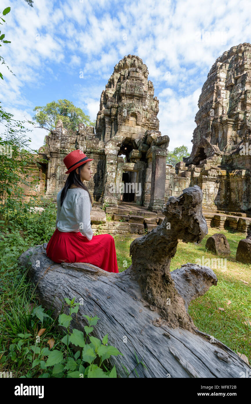 Full temple view hi-res stock photography and images - Alamy