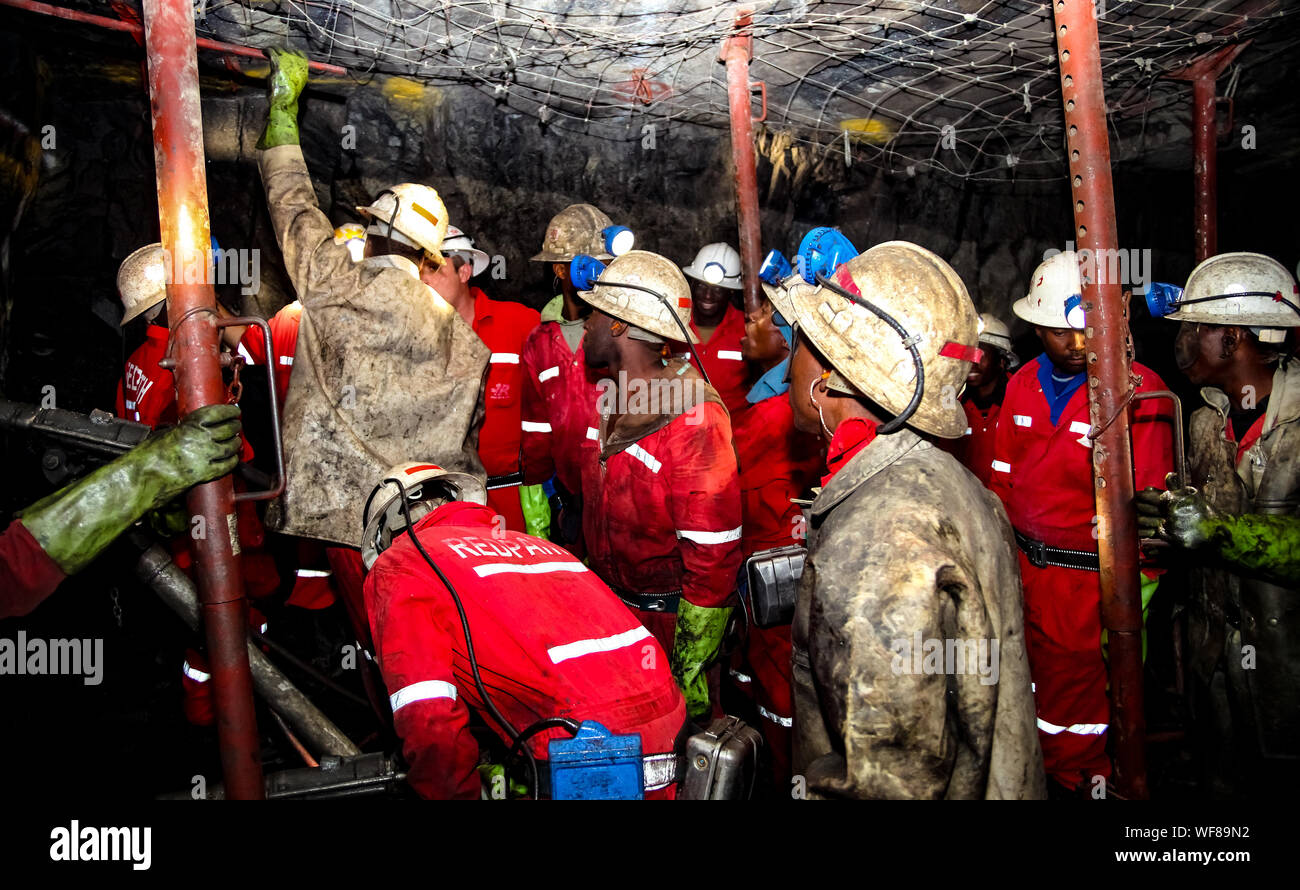 African mining worker underground hi-res stock photography and images ...
