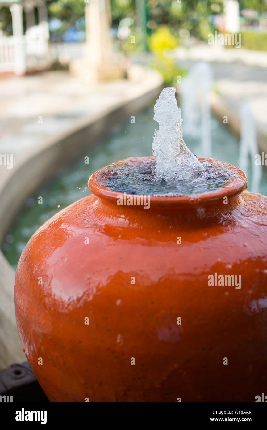 Water and pottery hi-res stock photography and images - Alamy