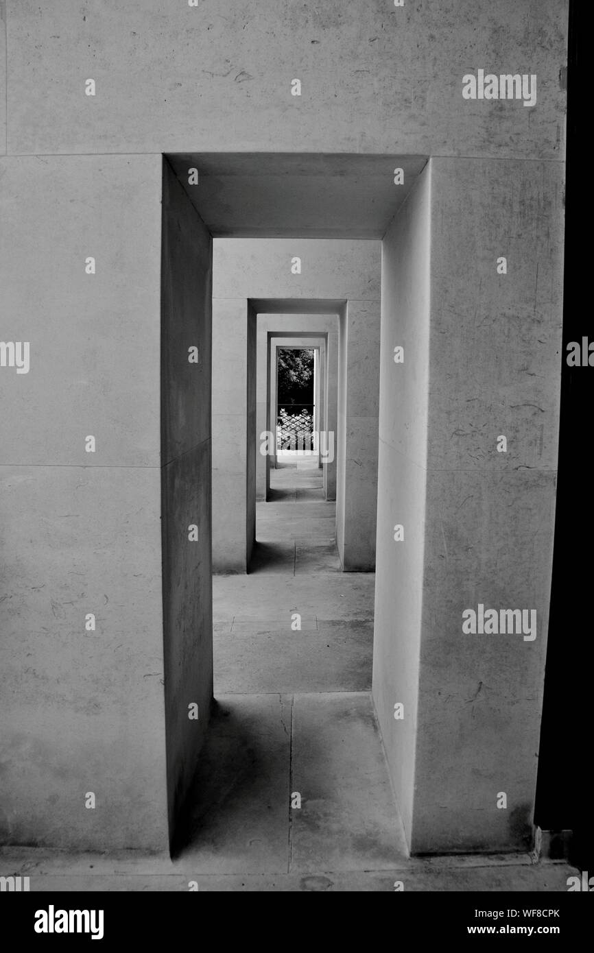 Concrete colonnade hi-res stock photography and images - Alamy