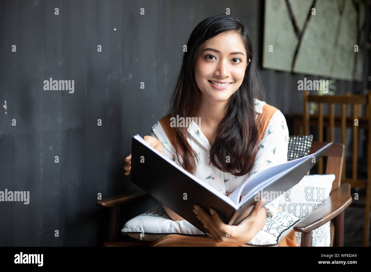Japanese Women Reading Magazine High Resolution Stock Photography and ...
