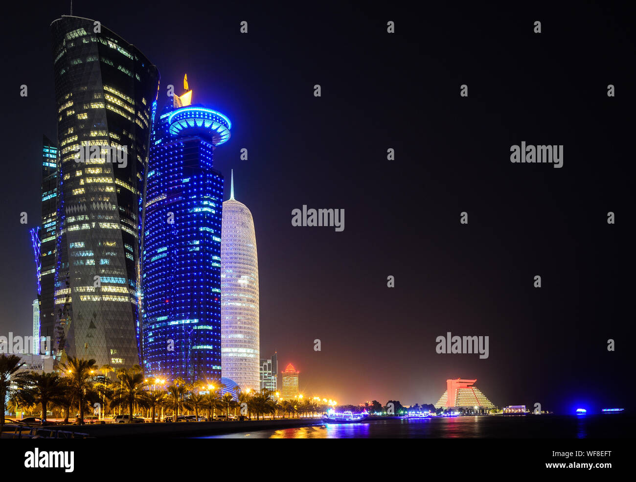 Qatar skyscrapers night hi-res stock photography and images - Alamy
