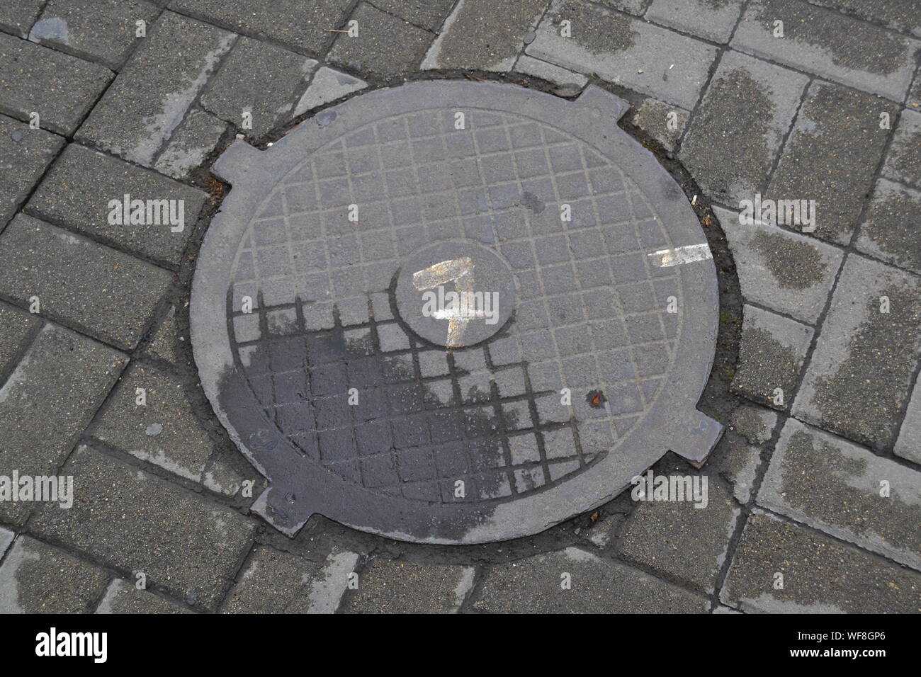 Wet manhole High Resolution Stock Photography and Images - Alamy