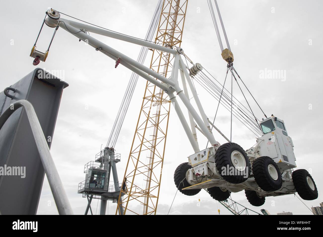 Tilly crash crane hi-res stock photography and images - Alamy