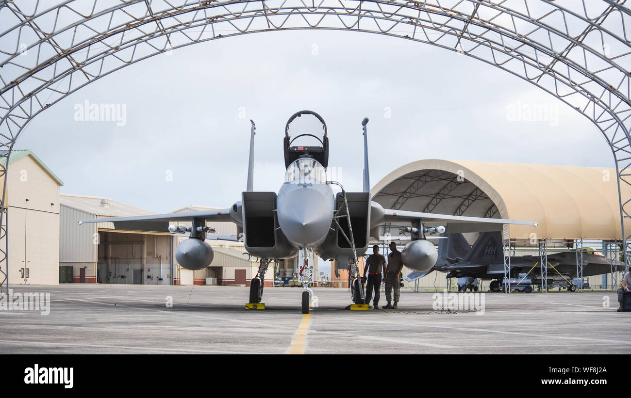A U.S. Air Force F-15 Eagle from Kingsley Field in Klamath Falls ...